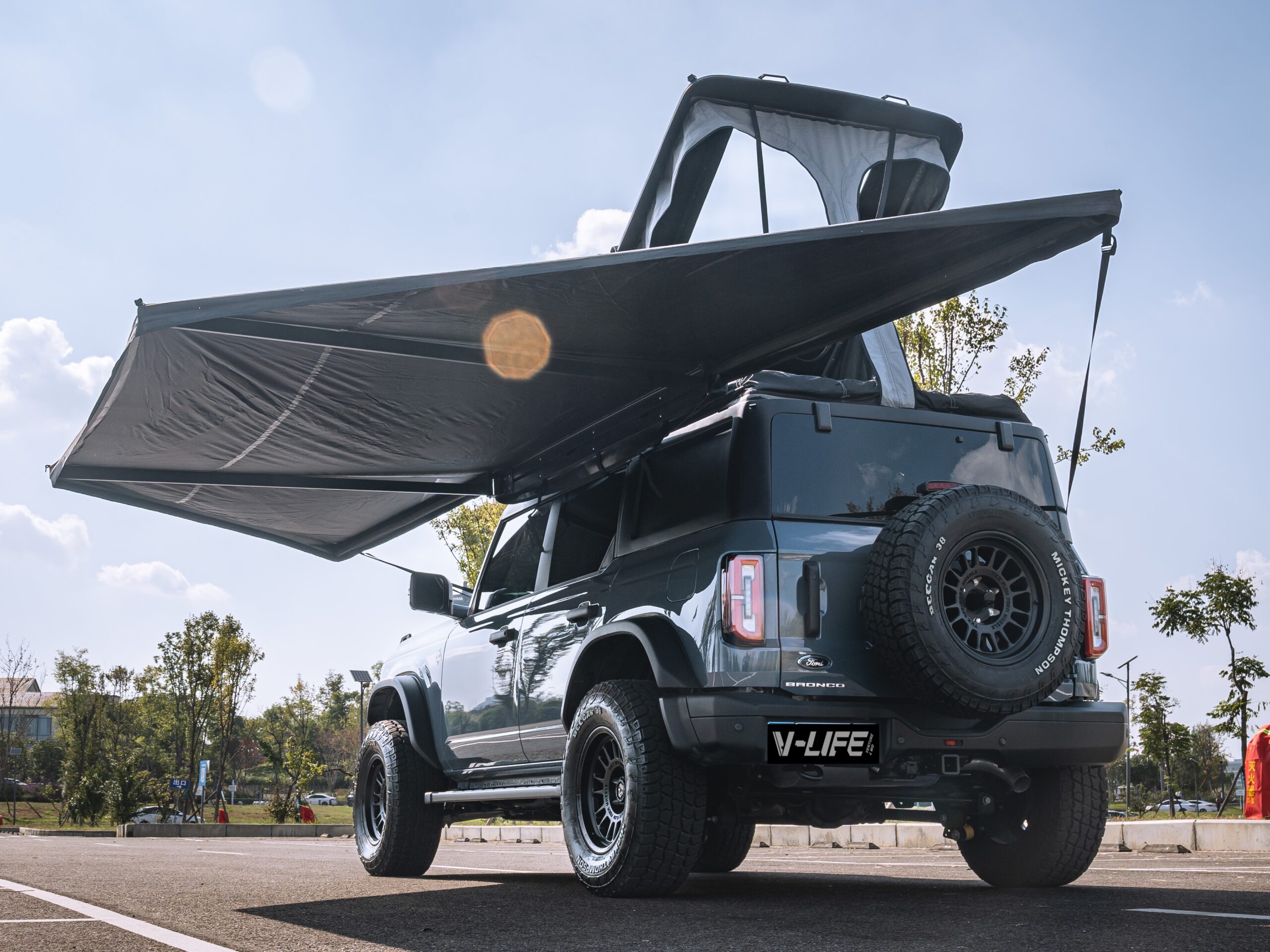 180° Side Awning – V-LIFE VENTURE4WD